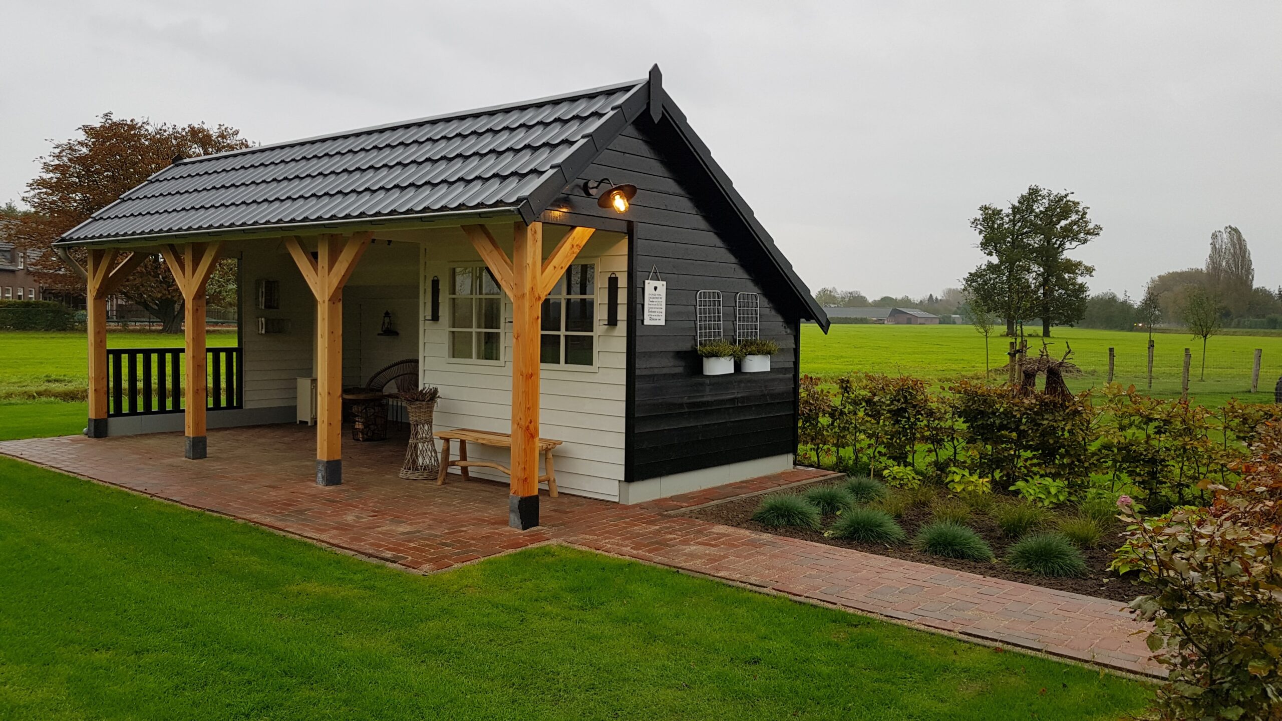 Veghel | Tuinhuis met veranda en kachel - Jan de Boer Tuinhuizen