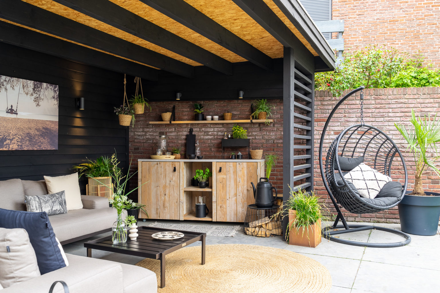 Langenboom | Zwarte buitenkamer met lamellen - Jan de Boer Tuinhuizen