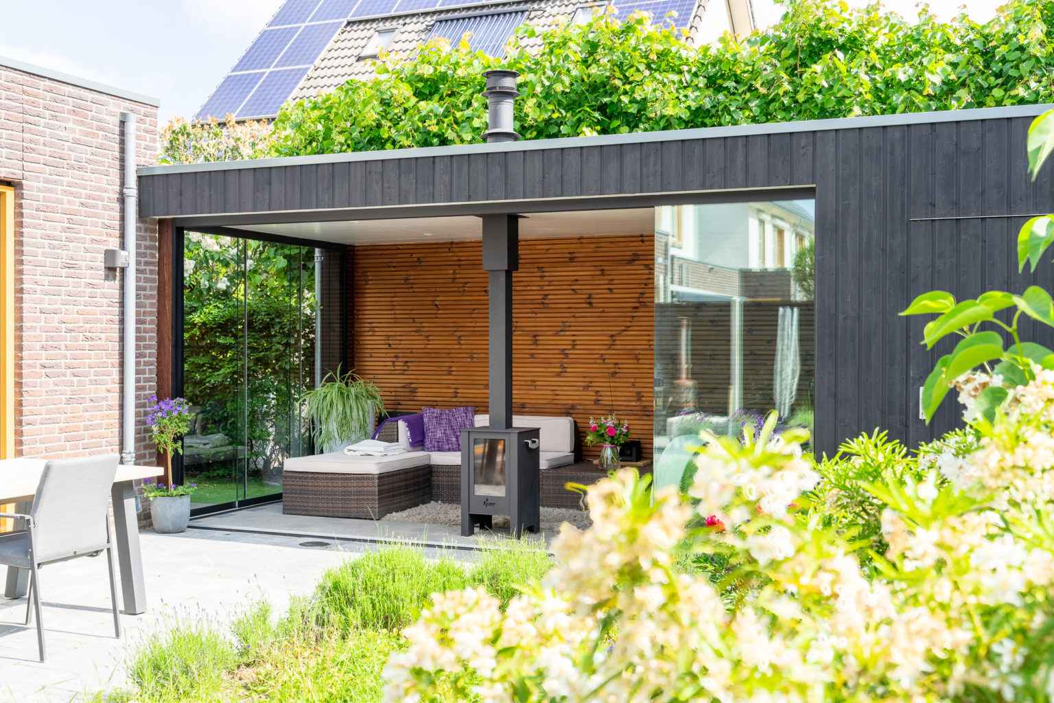 Zwarte buitenkamers - Jan de Boer Tuinhuizen