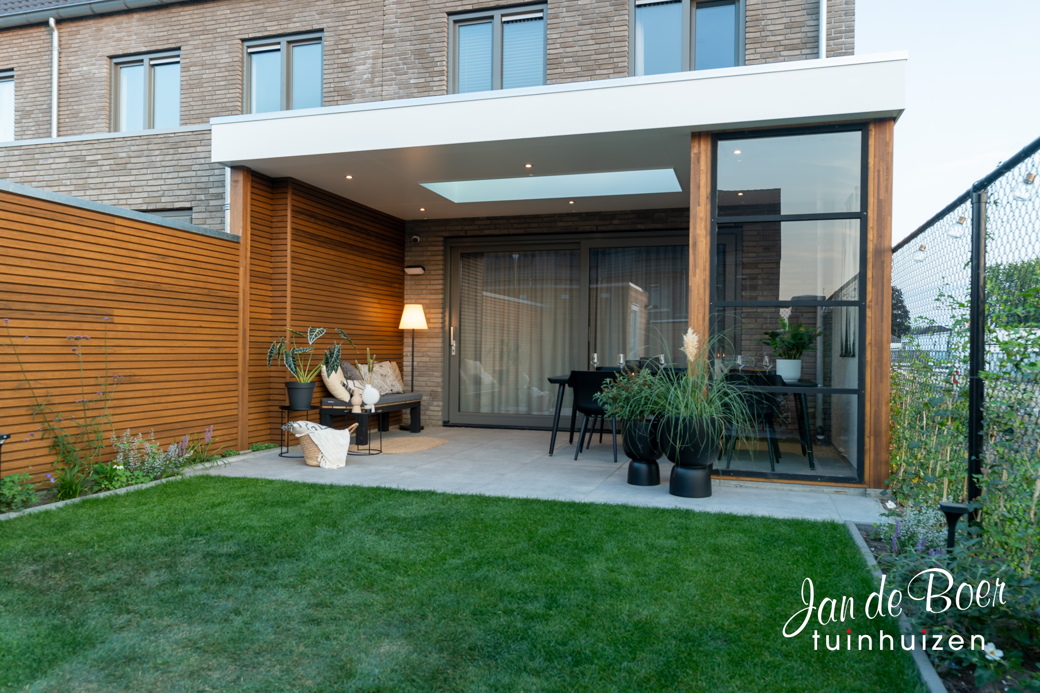 Een houten veranda op maat - Jan de Boer Tuinhuizen - Wijchen